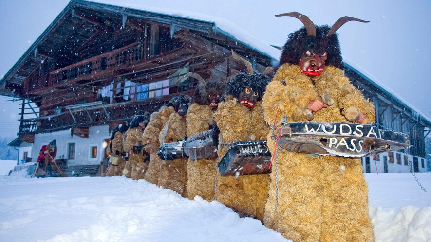 Die schaurig schönen Perchten im Tiroler Alpbachtal